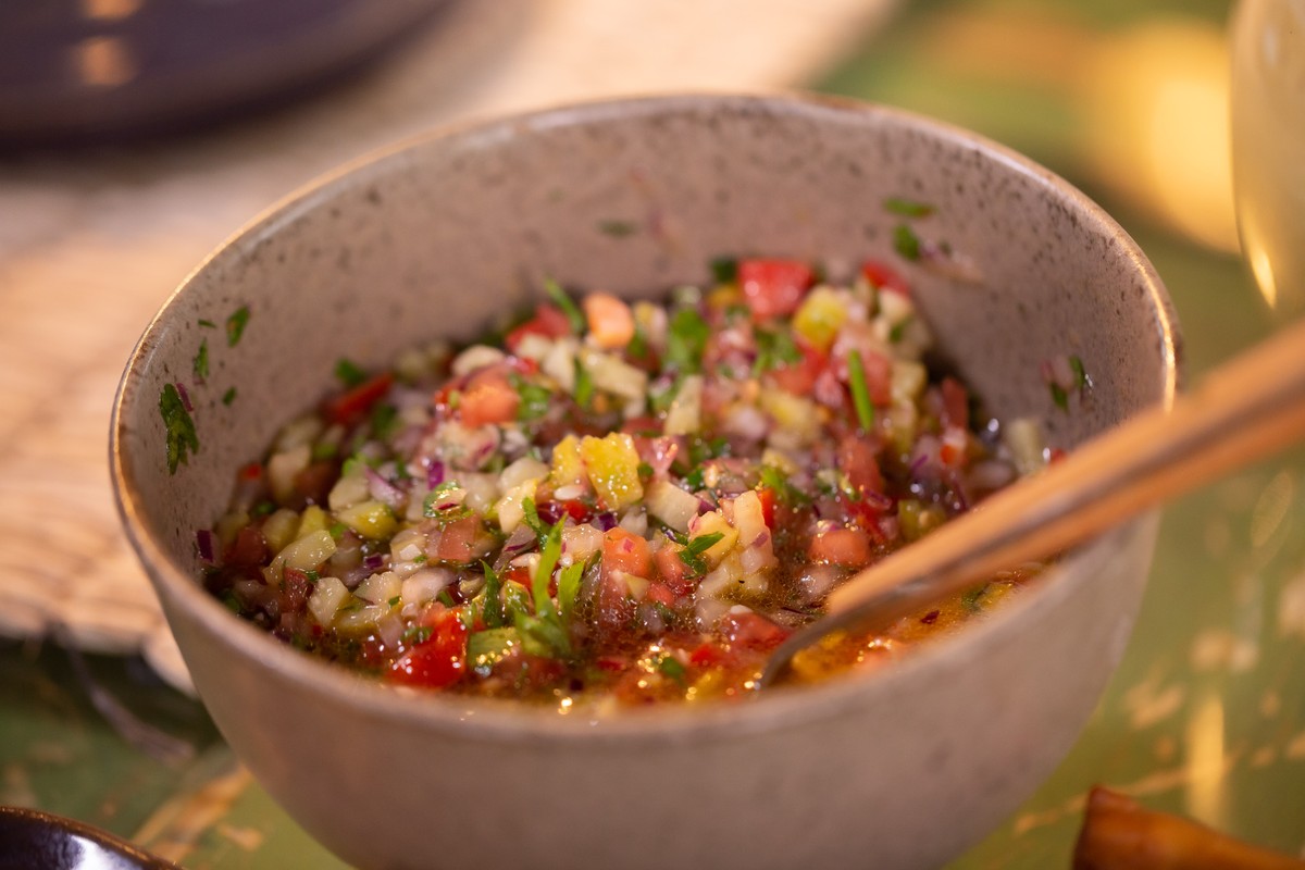 Pastel recheado com bagaço de milho | Tempero de Família | Receitas