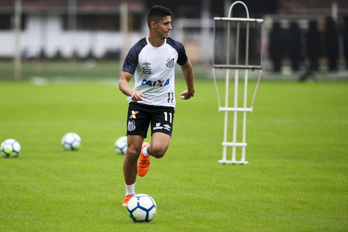 Titular pela primeira vez com Cuca, Daniel Guedes comemora chance no ...