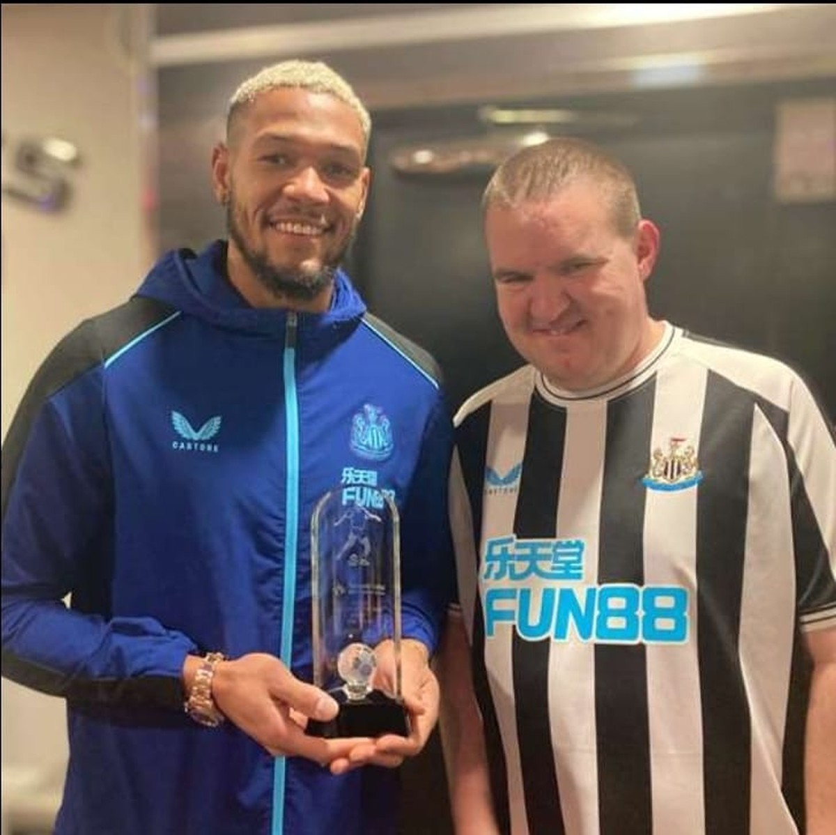 Fãs com deficiência elegem Joelinton o melhor jogador do Newcastle em ...