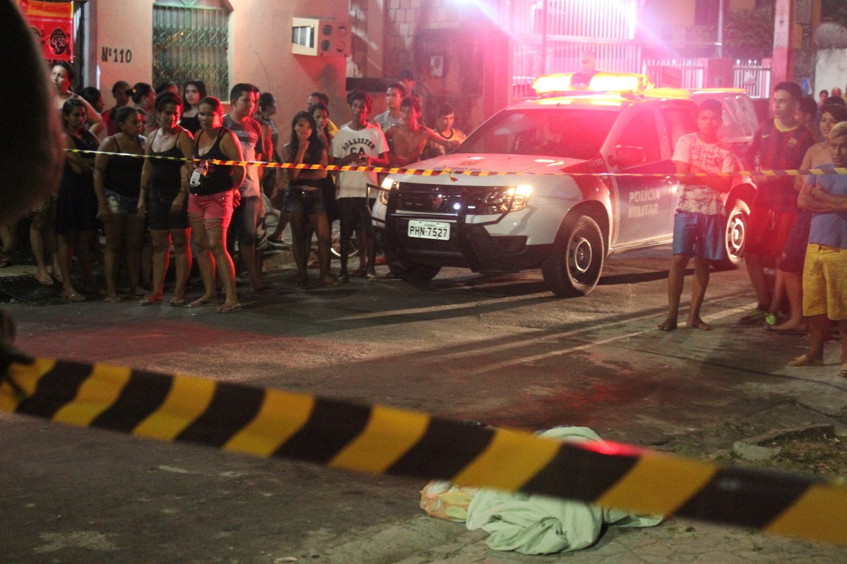 Homem Morre Após Ser Atingido Por Sete Tiros Em Rua Na Zona Oeste De