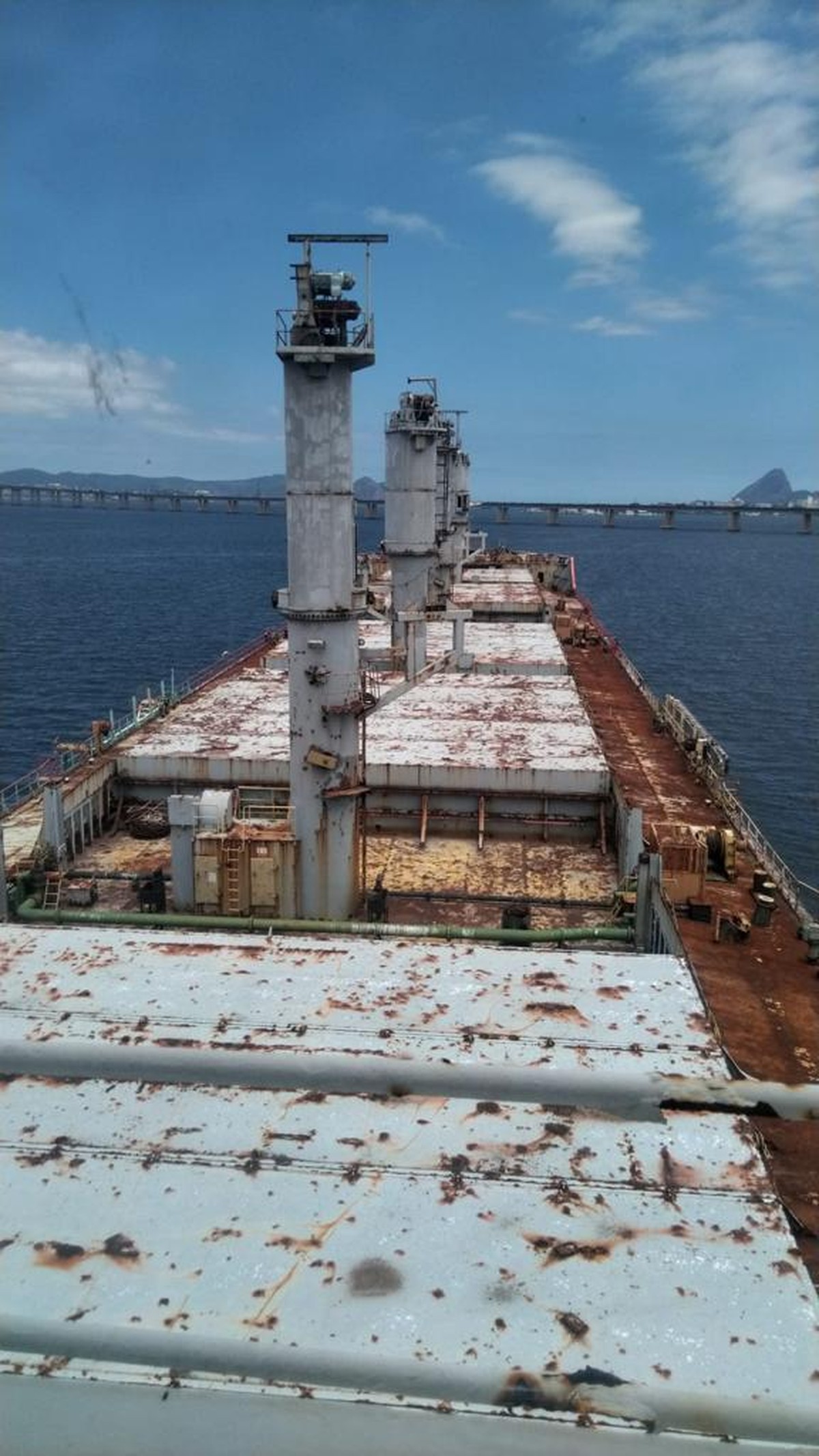 Navio que bateu na Ponte Rio-Niterói teve trabalhadores em condições ...