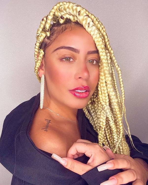 Saiba tudo sobre: Rafaella Santos