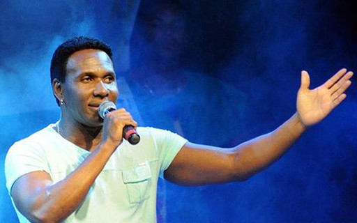 Beto Jamaica: "Vou cantar até ficar de bengala na mão" - Quem | QUEM News