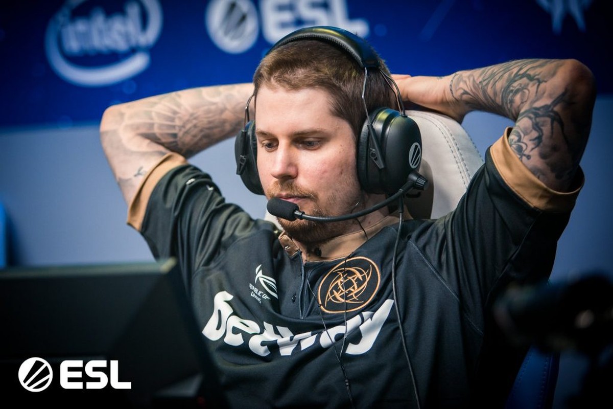 RMR CS:GO: time de dennis é eliminado por equipe com cheater | cs:go | ge