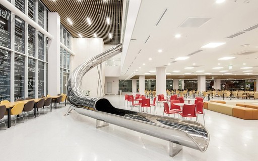 Universidade na Coreia do Sul coloca escorregador gigante em biblioteca ...
