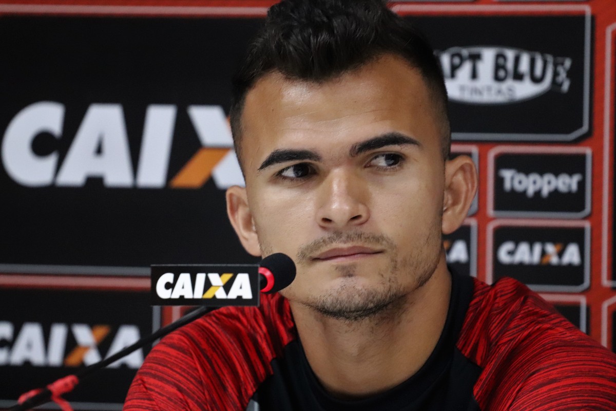 Com três gols, Lucas Fernandes diz que segue com "trabalho sujo": "Não ...