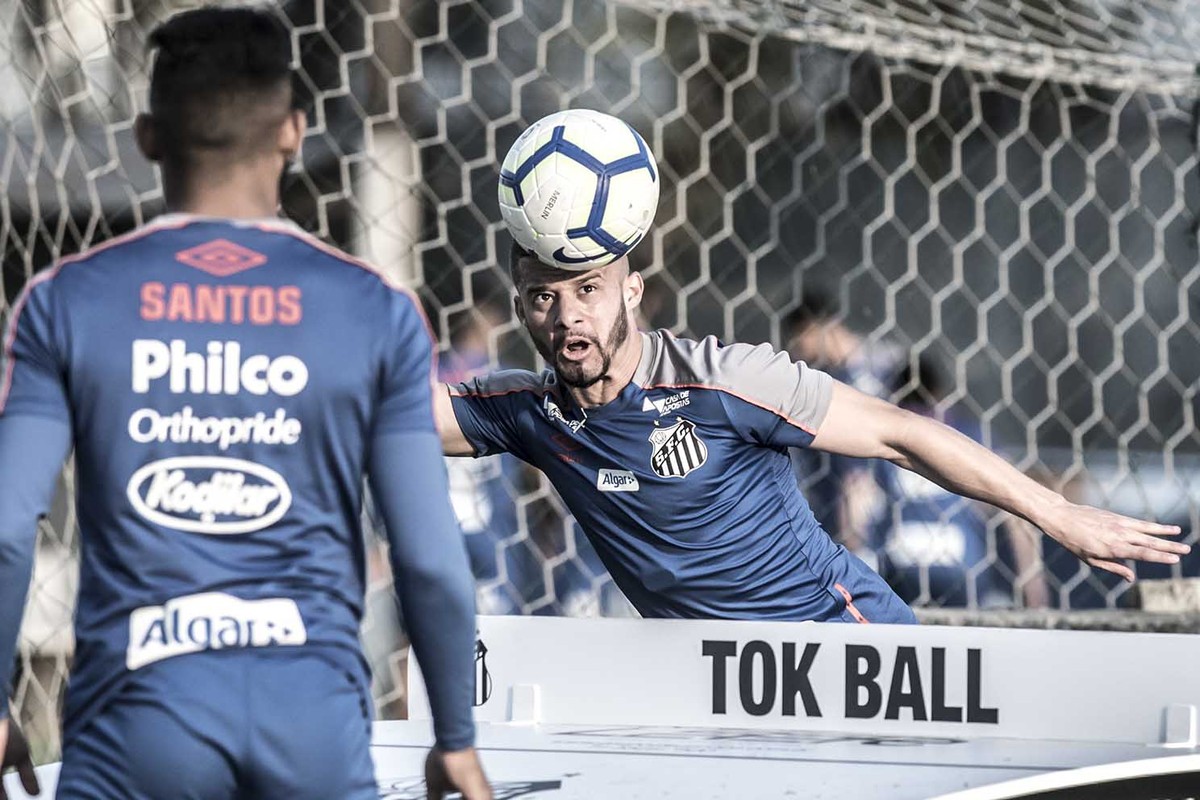 Lucas Venuto e joias da base treinam, e titulares do Santos iniciam ...