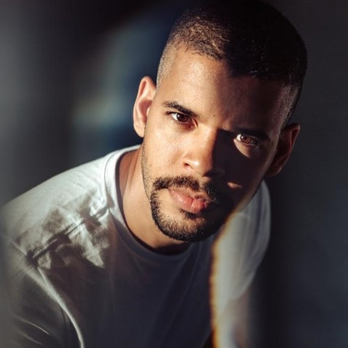 Felipe Velozo será um dos protagonistas de 'Névoa', da HBO