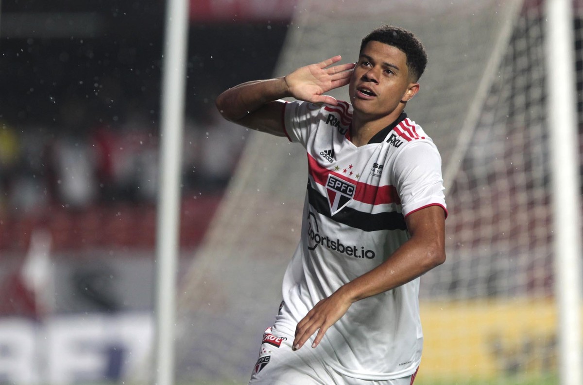 Olheiro cobra R$ 2,8 milhões do São Paulo por percentual na venda de ...