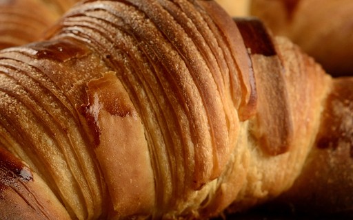 Receita de croissant: aprenda a preparar o salgado francês - Casa Vogue ...