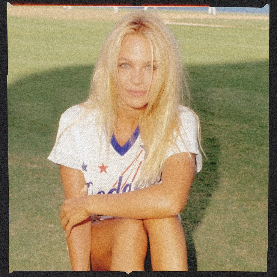 Pamela Anderson relembra abusos sexuais sofridos na infância em novo ...
