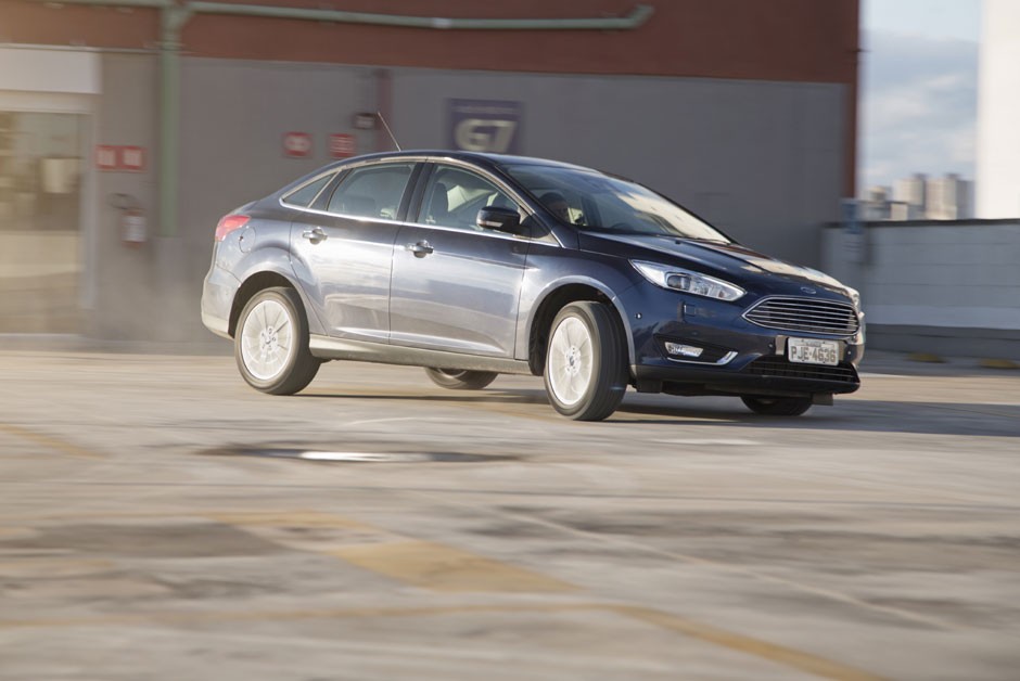 Comparativo: Ford Focus Fastback x Nissan Sentra | Testes | autoesporte