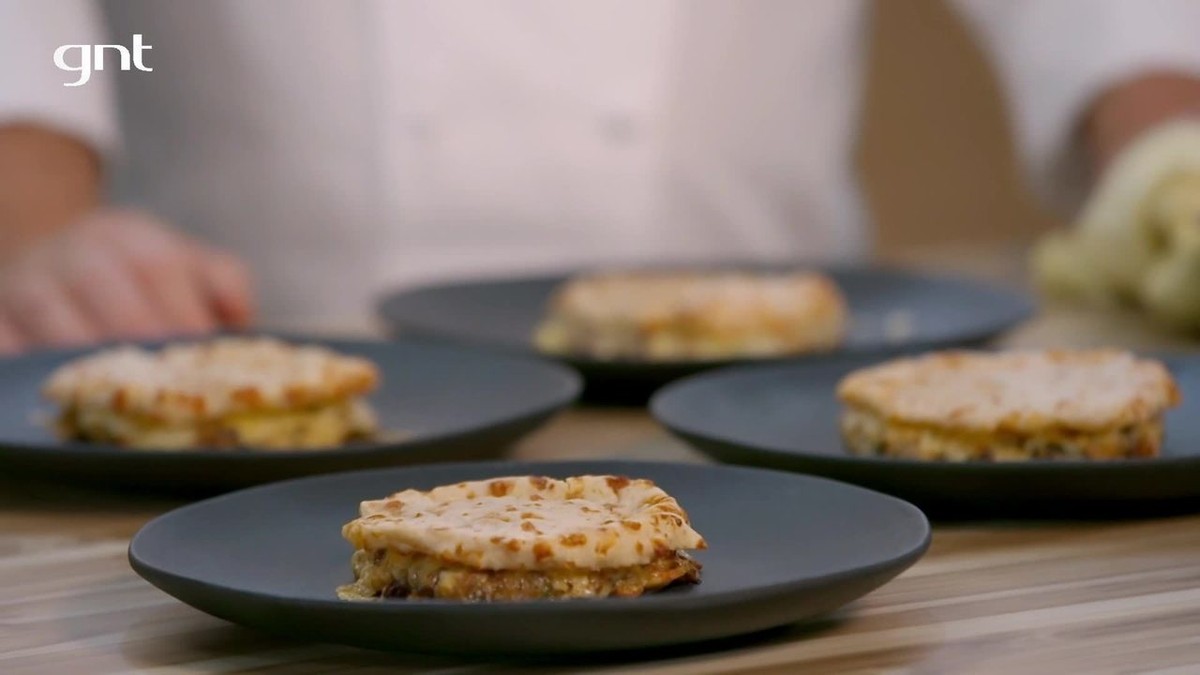 Sanduíche de pão de queijo com rabada e agrião | Receitas