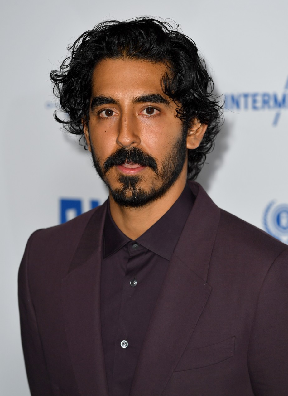 Dev Patel separa briga em que homem foi esfaqueado | Entretenimento ...