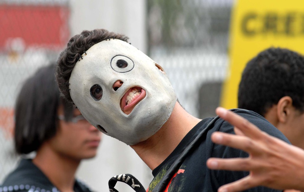 Pretinho básico no Rock in Rio: Fã de metal brasileiro sofre com calor ...