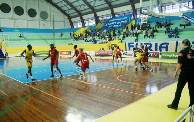 Sob os olhos de Marta e Janeth, Santo André vence Guarulhos na LBF ...
