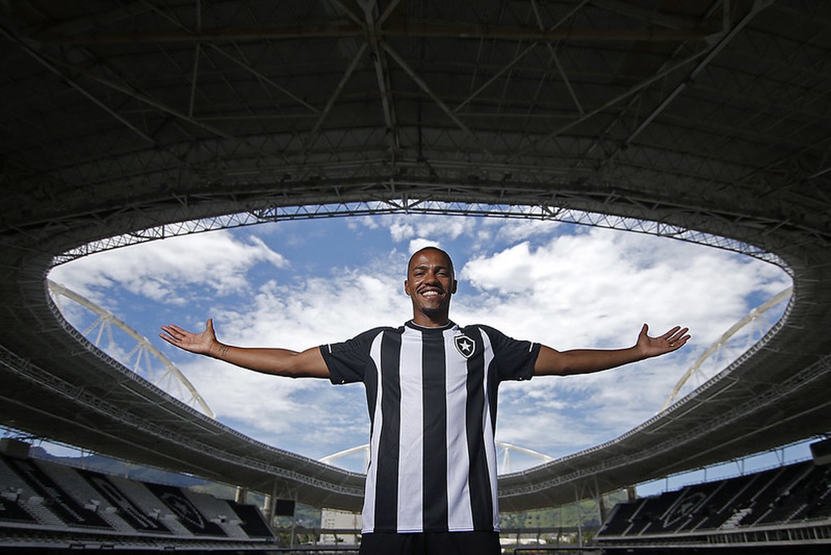 Com caras novas, Botafogo se reapresenta nesta segunda e dá o pontapé ...