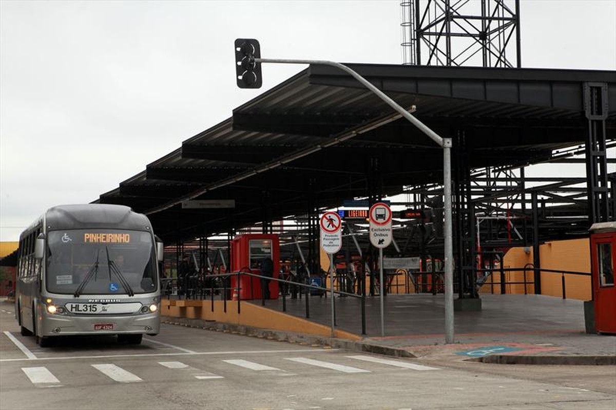 Linha para integrar terminais Boqueirão e Pinheirinho começa a ...