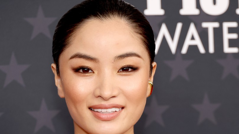 Karina Bacchi mostra calos nas mãos de tanto puxar ferro na academia ...