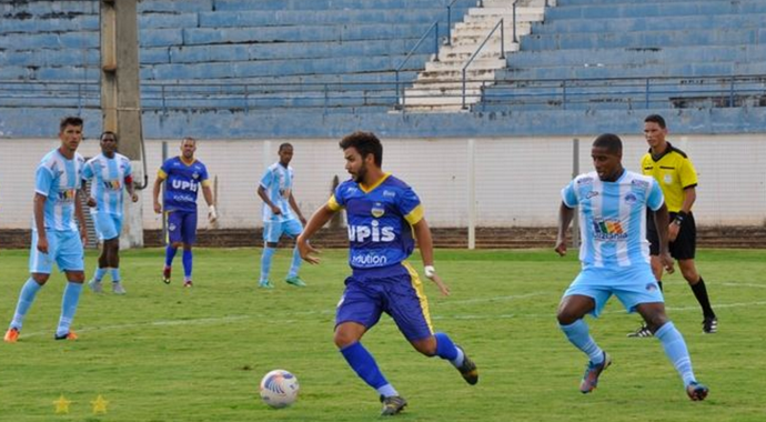 Luziânia sofre gol aos 50 minutos do 2º tempo e só empata com o Paranoá Luziânia sofre gol aos 50 minutos do 2º tempo e só empata com o Paranoá