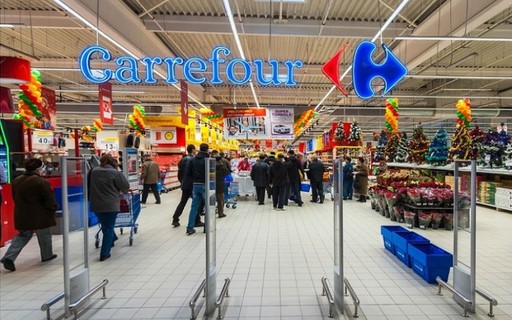 Após morte de homem negro, Carrefour anuncia fim da terceirização de ...