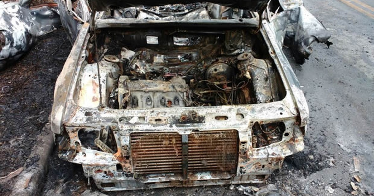 G1 - Cilindro de GNV explode e deixa carro destruído na RJ-163, em ...