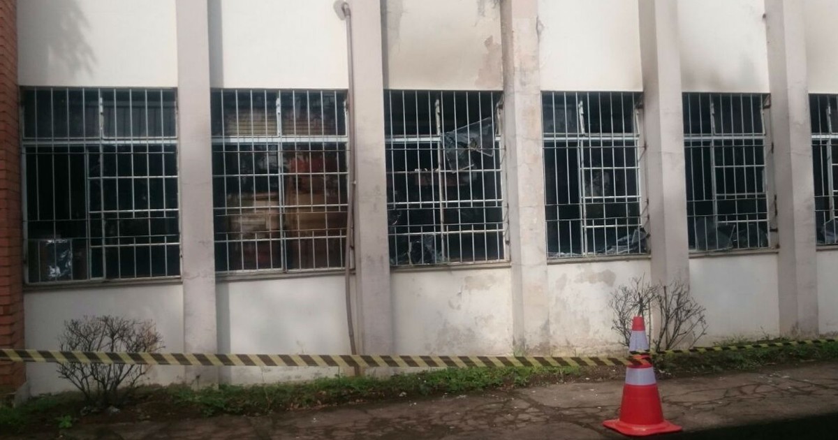 G1 - Laboratório na UFJF é isolado após incêndio e explosão - notícias ...