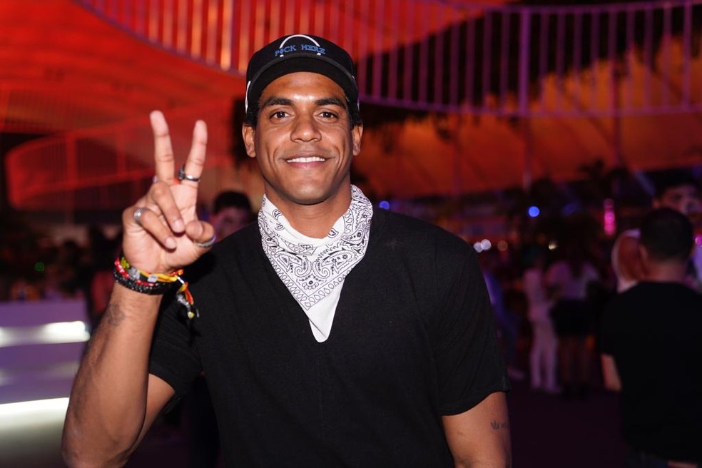 Marcelo Mello Jr. evita falar sobre flagra indiscreto em sacada de ...