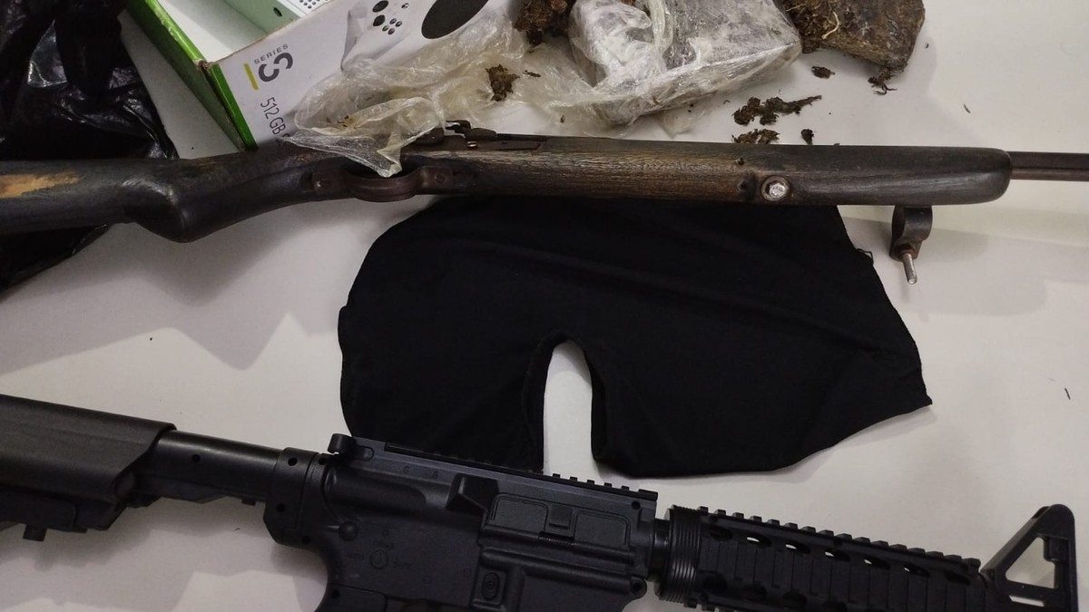 Homem Com Tornozeleira Eletrônica Portando Droga E Arma é Preso Ao