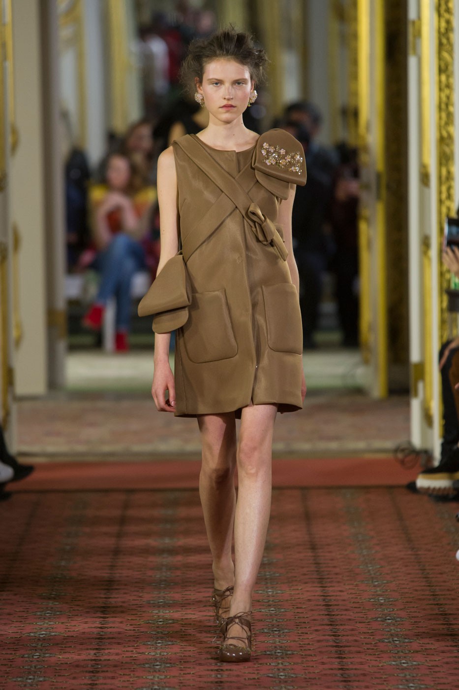 O verão ultrafeminino de Simone Rocha | Desfiles | Vogue