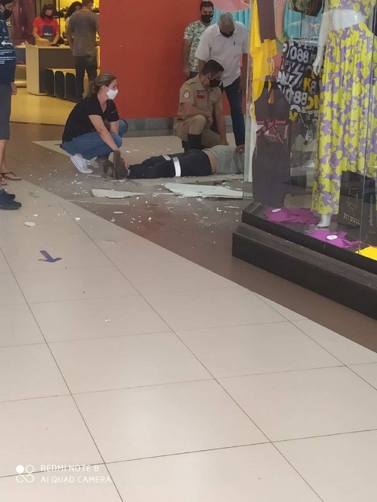 Homem Que Realizava Manutenção Fica Ferido Após Cair De Telhado De