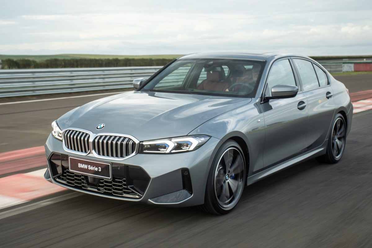BMW Série 3 2023 chega com interior do SUV elétrico iX e preço acima de ...