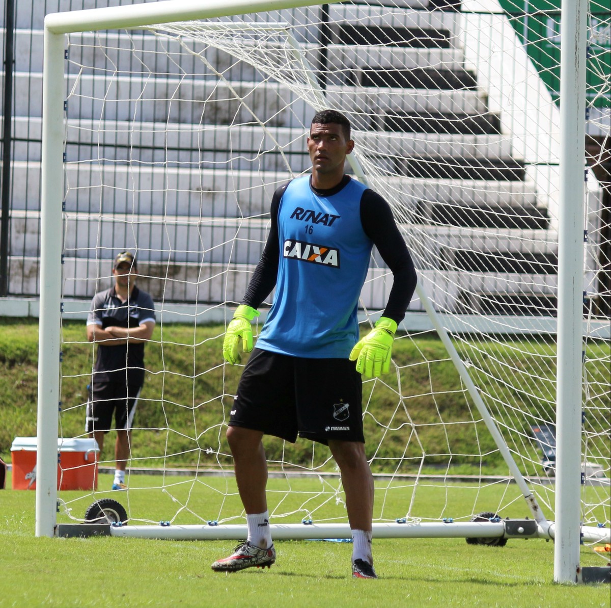 Após crítica por baixo público, Edson convoca torcida para lotar o ...