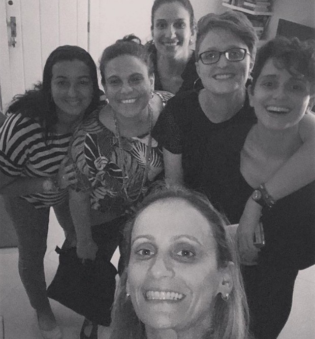 Com Mesmo Corte De Cabelo Carol Duarte E Aline Klein Curtem Noite Com Amigas Quem Quem News