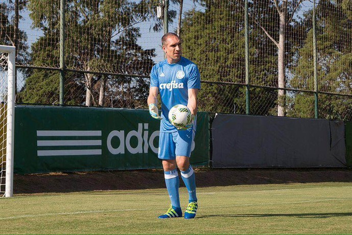 Fernando Prass terá novo uniforme em semifinal contra o Santos; veja