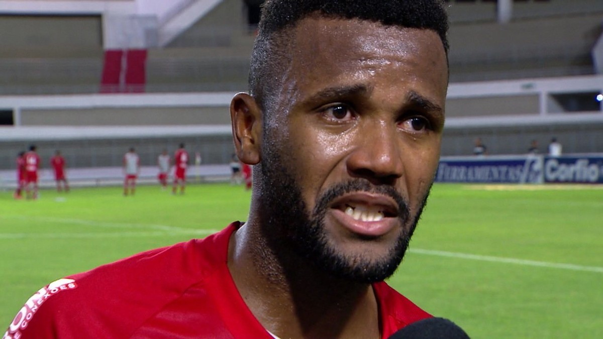 Atacante do CRB, Willie dedica gol para avó e se emociona: "Uma pessoa ...
