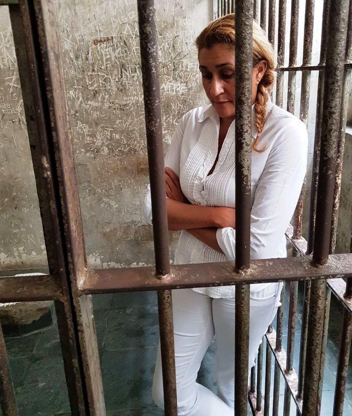 Mulher é presa após furtar envelope com dinheiro de idoso em uma ...