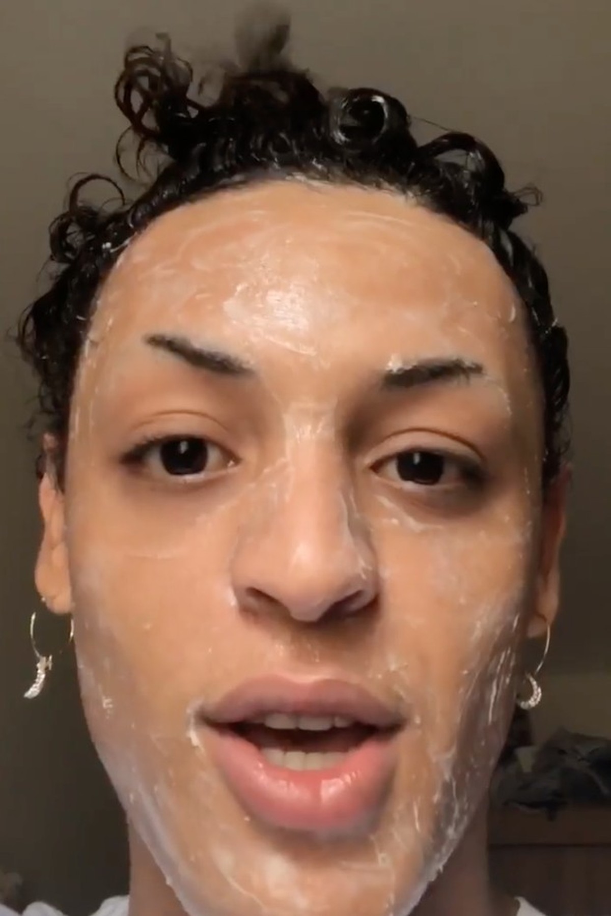 Pabllo Vittar mostra o cabelo natural e explica o motivo de usar ...