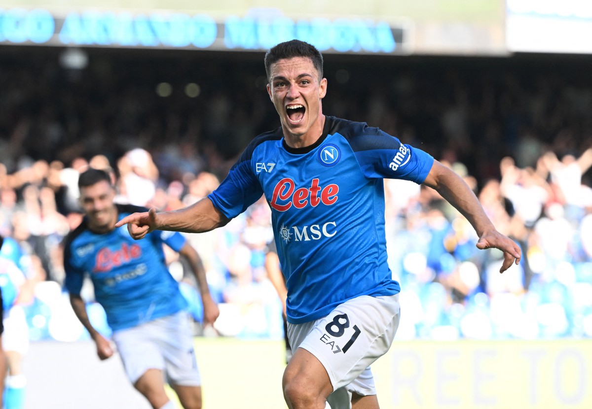 Napoli vence com um gol no fim e assume liderança do Italiano | futebol ...