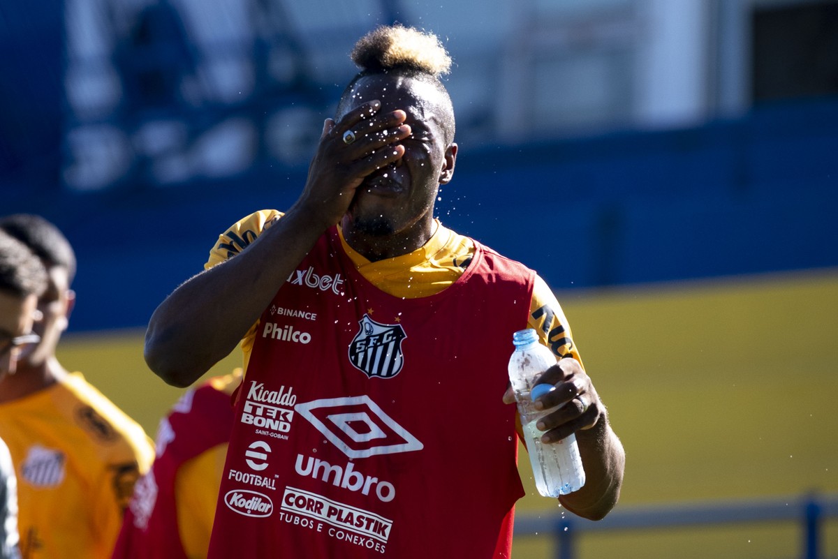 Jhojan Julio perde espaço e completa dez jogos sem entrar em campo pelo ...