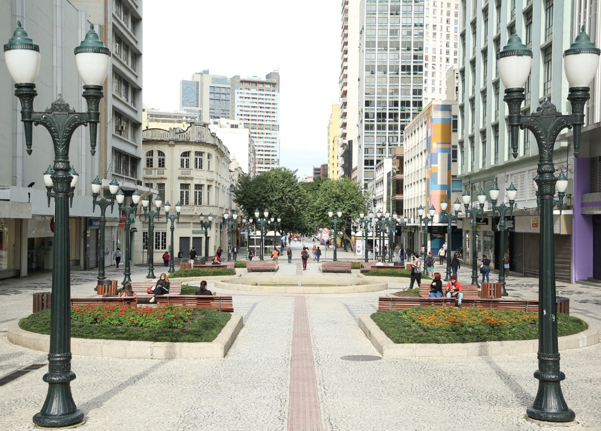 Veja o que abre e o que fecha em Curitiba no feriado da Proclamação da ...