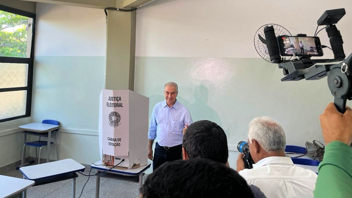 Governador de MS, Reinaldo Azambuja vota em Campo Grande | Mato Grosso ...