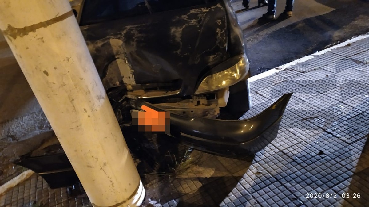 Homem é preso por embriaguez ao volante após bater carro em poste | Itapetininga e Região | G1