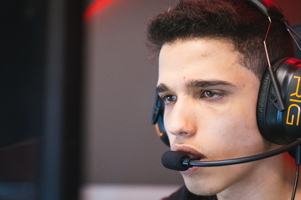 Ex-campeão brasileiro de LoL é expulso de festa após ser acusado de ...