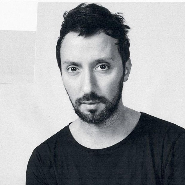 Estilista Anthony Vaccarello assume direção criativa da Saint Laurent ...