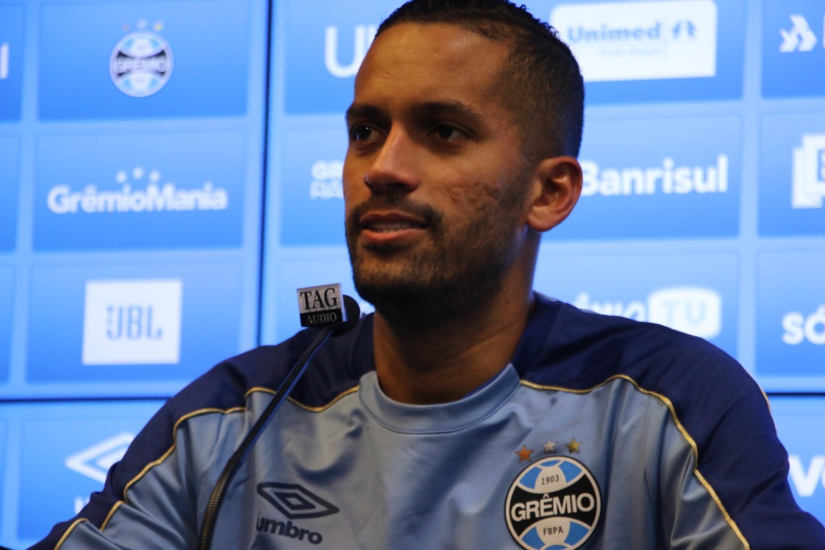 Rômulo brinca com vaga a menos na zaga com chegada de David Braz: "O ...