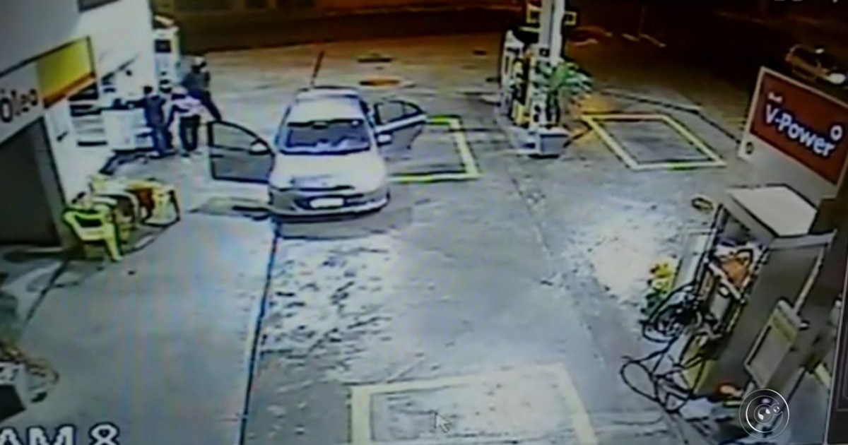 G1 - Câmera de segurança registra assalto em posto de combustíveis ...