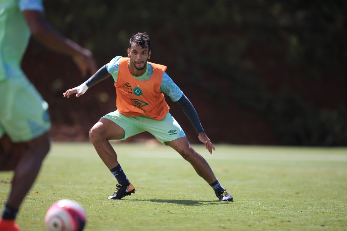 Sem dupla de zaga titular, Kleina define Chape para encarar o Inter de ...