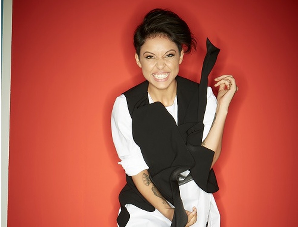 Cantora Kell Smith se apresenta na Vila de Natal de Poá neste sábado ...