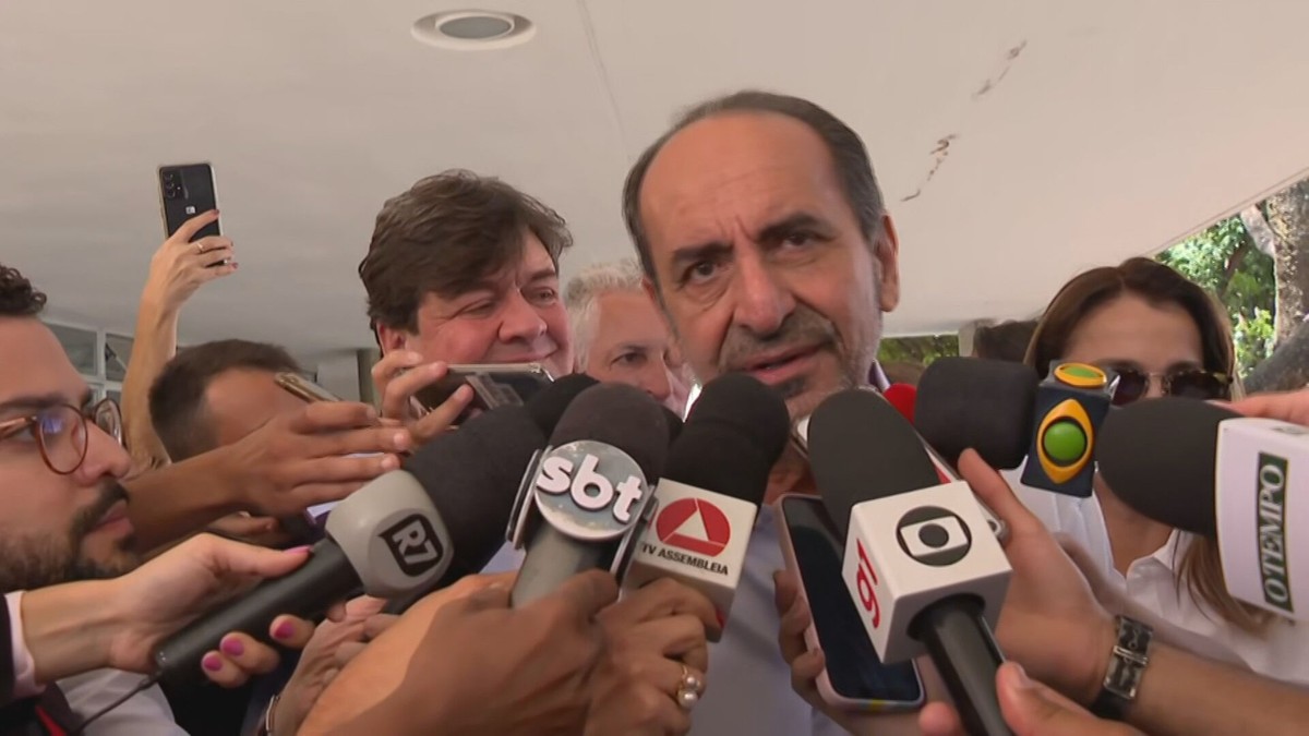 Alexandre Kalil (PSD), candidato ao governo de MG, vota em BH ...